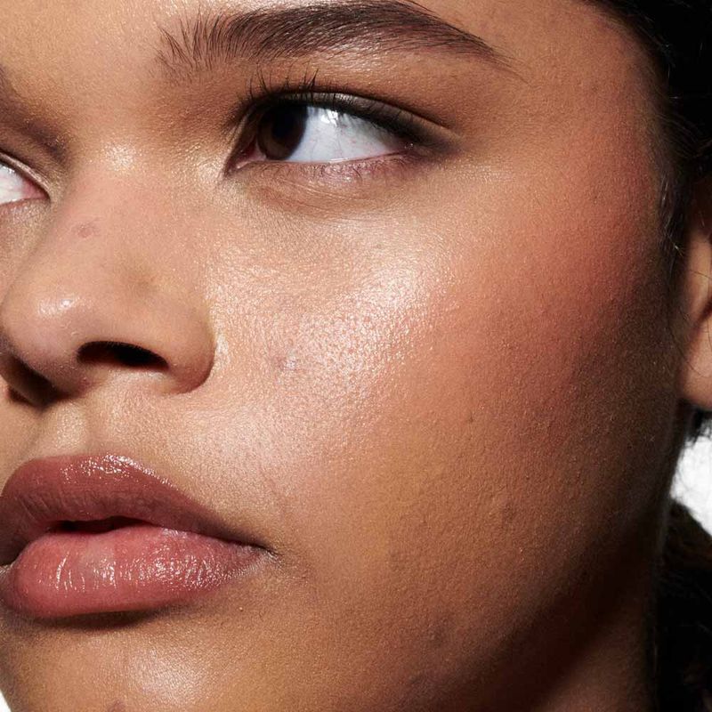 Blush Líquido MAC Strobe Dewy - Época Cosméticos | Época Cosméticos